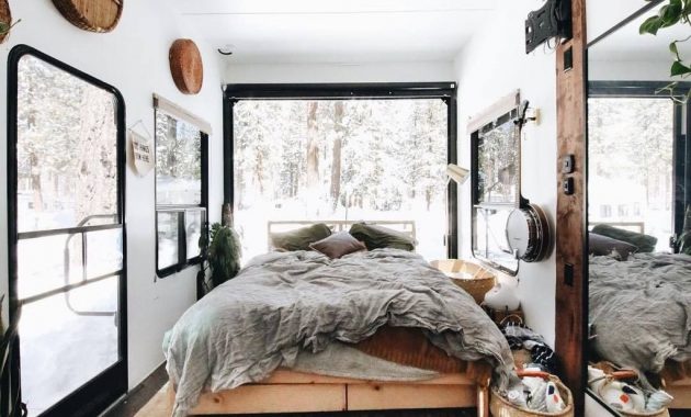 46 Elegant Airstream Decorating Ideas For Comfortable Holidays Trip ...