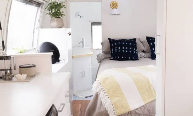 46 Elegant Airstream Decorating Ideas For Comfortable Holidays Trip ...