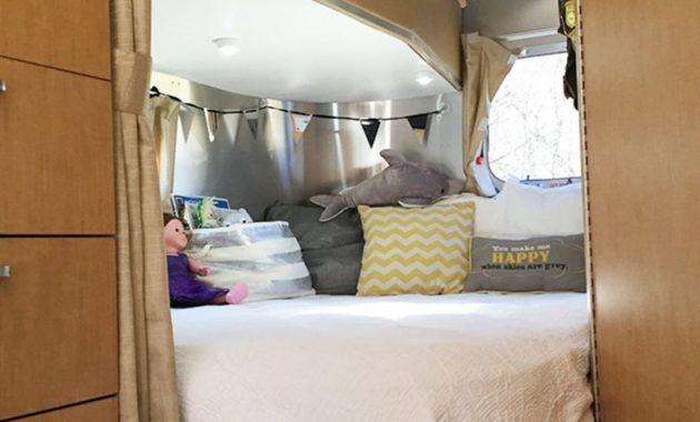 46 Elegant Airstream Decorating Ideas For Comfortable Holidays Trip ...