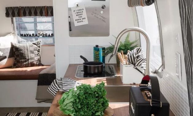 46 Elegant Airstream Decorating Ideas For Comfortable Holidays Trip ...