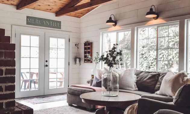 40 Attractive Lake House Living Room Decor Ideas - BESTHOMISH