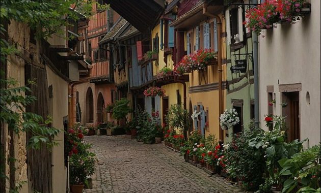 50 Picturesque Village Photos From Around The World - BESTHOMISH