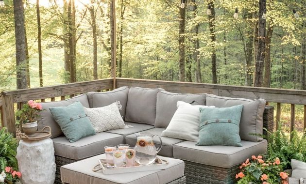 41 Cozy Porch Decoration Ideas - BESTHOMISH