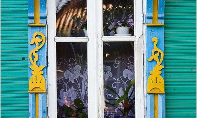 43 Elegant Carved Wood Window Ideas - BESTHOMISH