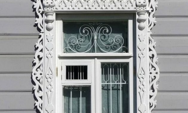 43 Elegant Carved Wood Window Ideas - BESTHOMISH